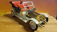 Vintage Model Car Radio | Maxsold