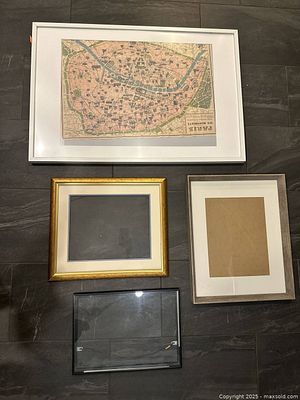 Assorted picture frames with Paris map print | Maxsold