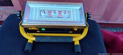 Portable yellow LED LED work light | Maxsold