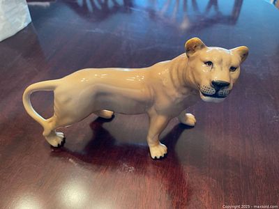 Beswick lioness figurine | Maxsold