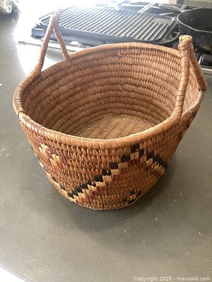 Vintage First Nations woven basket | Maxsold