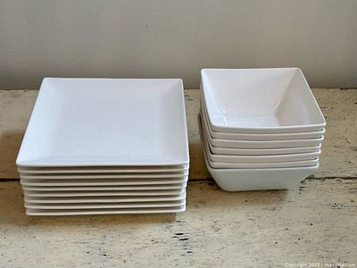 Square white dinnerware set, 16 pieces | Maxsold