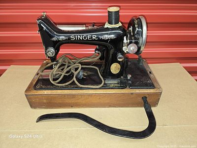 Antique Singer portable electric sewing machine | Maxsold