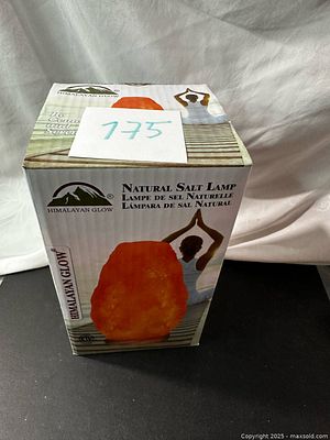 Himalayan Glow natural Himalayan salt lamp | Maxsold