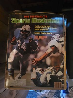 Sports Illustrated magazine stack | Maxsold
