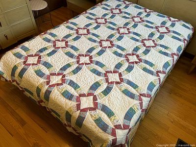 Double Wedding Ring Patchwork Quilt 88"x89" | Maxsold