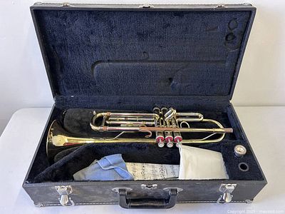Vintage Jupiter trumpet with 7C mouthpiece and accessories | Maxsold