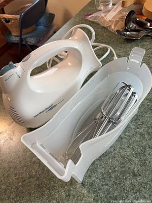 Hamilton Beach 6-Speed Corded Hand Mixer | Maxsold