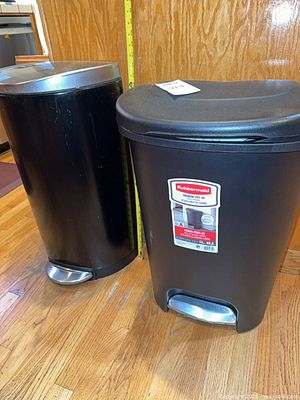 Step-on trash cans | Maxsold