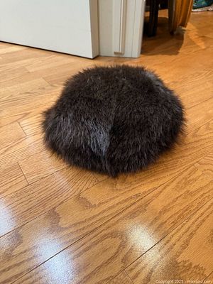 Women’s dark brown fur beret or toque hat | Maxsold