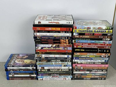 Mixed DVD and Blu-ray Movie Lot | Maxsold
