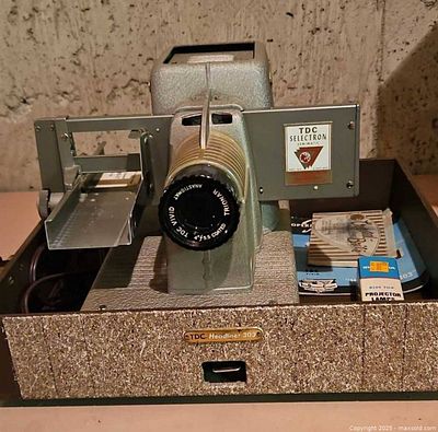 TDC slide projectors with slides and lamp | Maxsold