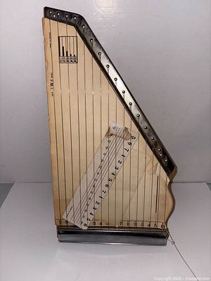 Vintage Zippy Zither string instrument | Maxsold