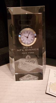 2014 NFL Dinner New York crystal award clock | Maxsold
