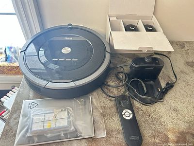 iRobot Roomba 880 robot vacuum with dock, remote, barriers, filter, box ...