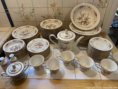 Noritake Asian Song 7151 porcelain dinner set | Maxsold