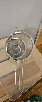 3 Metal Mesh Kitchen Strainers | Maxsold