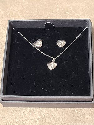 Nic & Syd heart necklace and earrings set | Maxsold