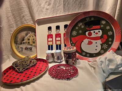 Christmas trays trivets salt & pepper jar | Maxsold