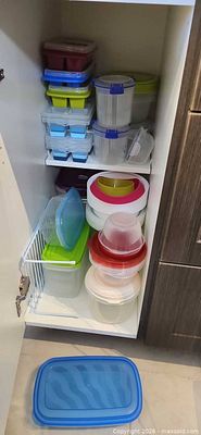 Plastic food storage, shelf riser, ice trays | Maxsold