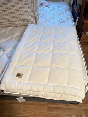 UGG off-white quilted throw blanket 50x60" | Maxsold