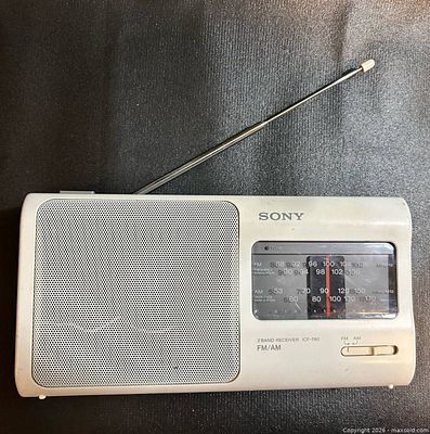 Sony ICF-780 Vintage Radio | Maxsold
