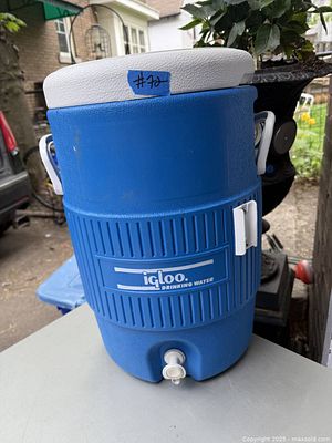Igloo 5 Gallon Drinking Water Beverage Cooler | Maxsold