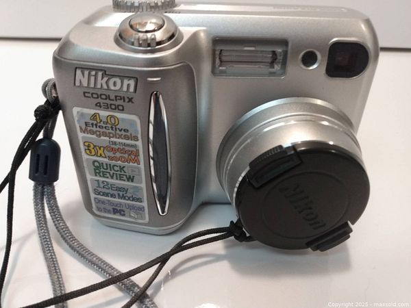 Nikon Coolpix 4300 4MP Digital Camera | Maxsold