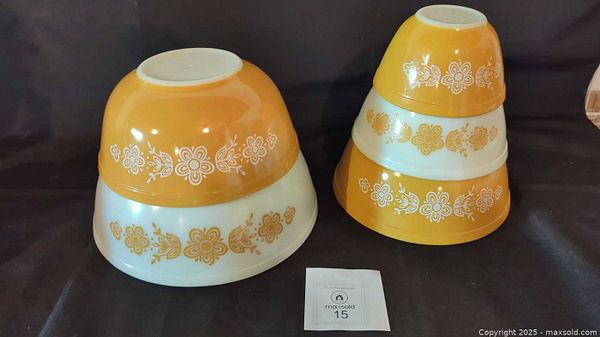 Vintage Pyrex Butterfly Gold nesting bowls (5) | Maxsold