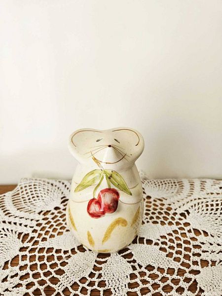 Vintage Laurie Gates mouse cheese shaker | Maxsold
