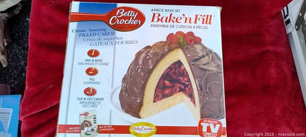 Betty Crocker Bake ’n Fill 4-piece cake pan set | Maxsold