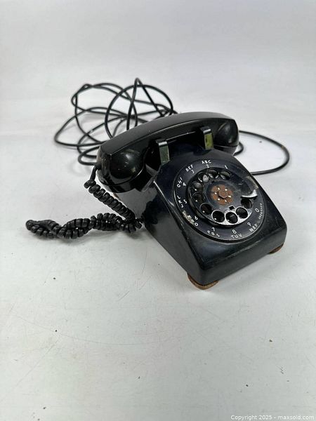 1957 Western Electric Bell System rotary phone | Maxsold