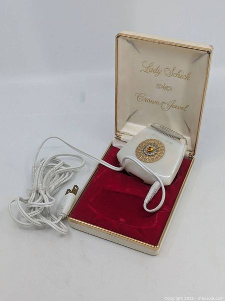 Lady Schick Crown Jewel electric razor | Maxsold
