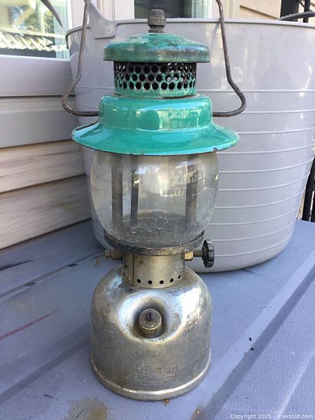 Coleman 242B single-mantle gasoline lantern | Maxsold