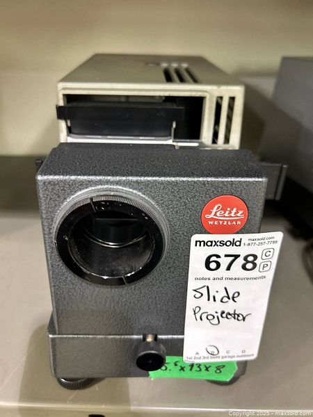 Leitz Wetzlar Prado Universal slide projector | Maxsold