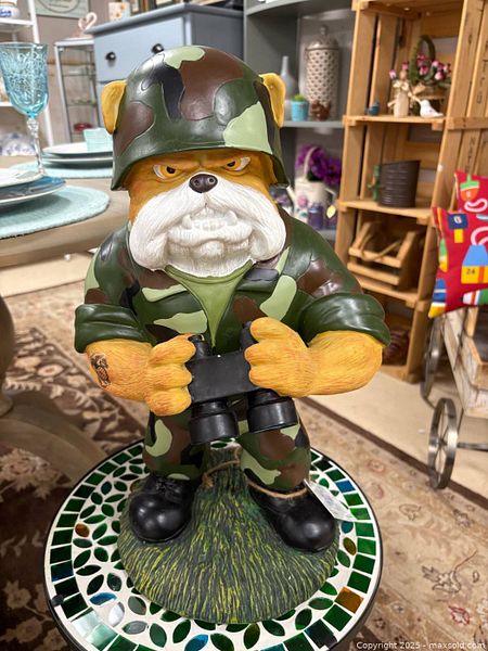 Camouflage marine bulldog statue 15 in | Maxsold