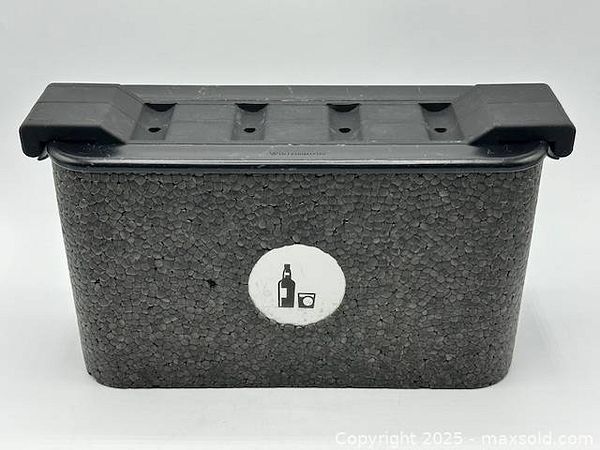 Wintersmiths Ice Chest with sphere molds | Maxsold