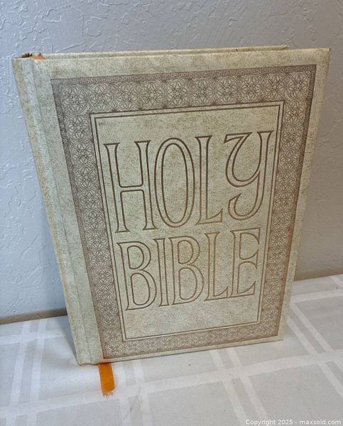 Holy Bible King James Master Reference Bible 1968 | Maxsold