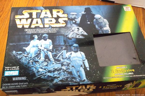 1998 Hasbro Star Wars Escape the Death Star Board Game | Maxsold