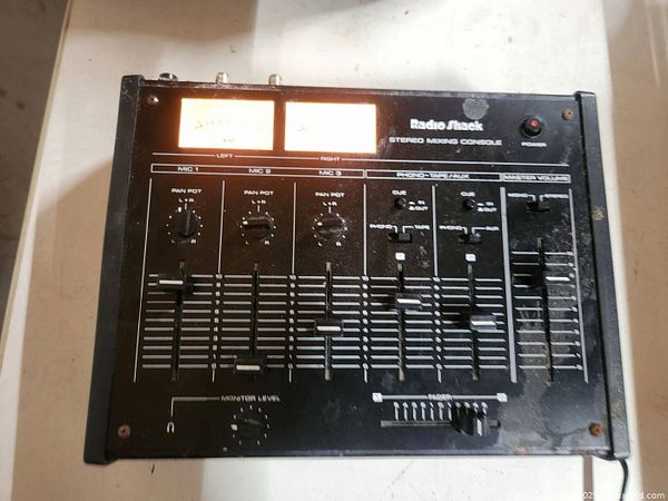 Radio Shack stereo mixing console | Maxsold
