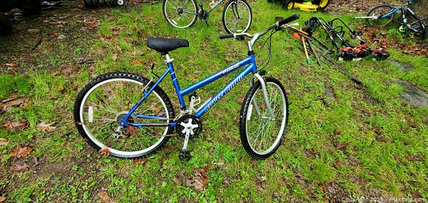 Royce Union blue mountain bicycle | Maxsold