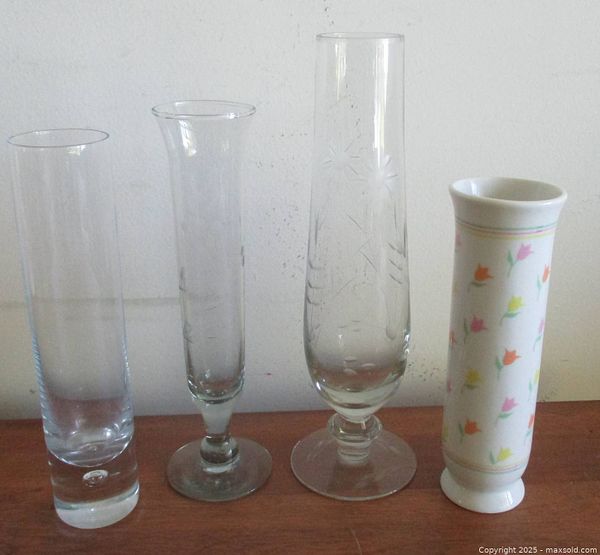 Four Vintage Bud Vases | Maxsold