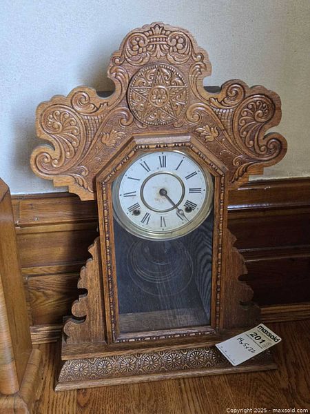 The E. Ingraham Co. gingerbread mantel clock | Maxsold
