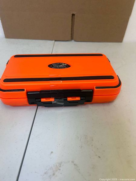 Jing Pin Diao Ju tackle box with fishing tackle | Maxsold