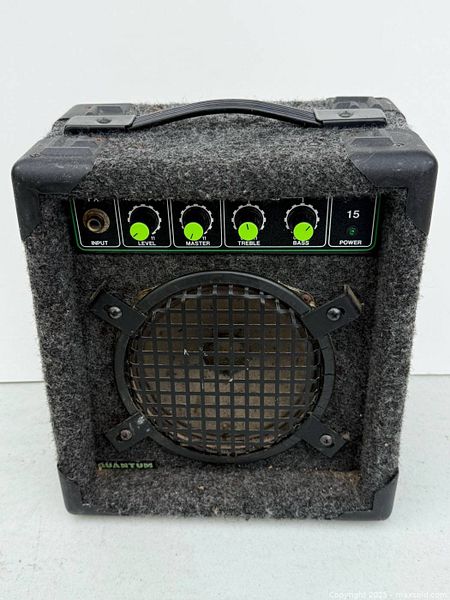 Quantum 15 Watt Guitar Amplifier | Maxsold