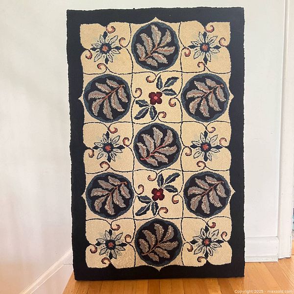 Vintage hand-hooked wool rug wall hanging 51