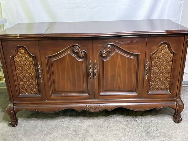 Vintage Electrohome console stereo cabinet | Maxsold