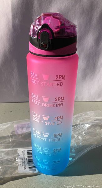 32oz plastic gradient water bottle | Maxsold