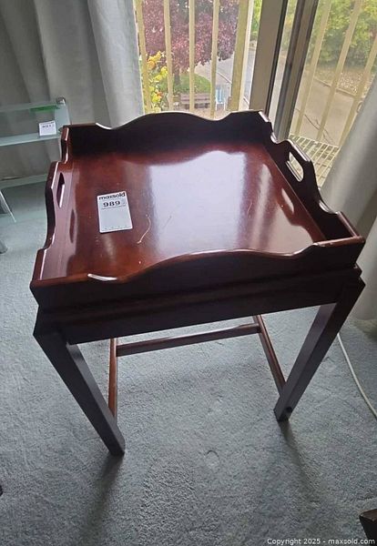 Removable wood tray table 18x18x26 in | Maxsold