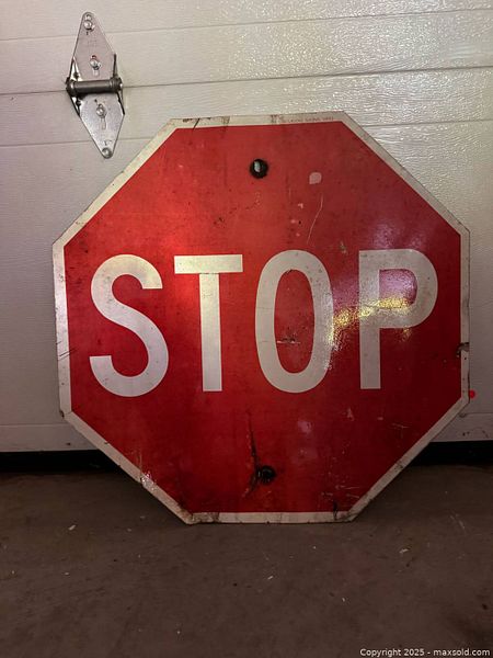 Metal stop sign 24" x 24" | Maxsold